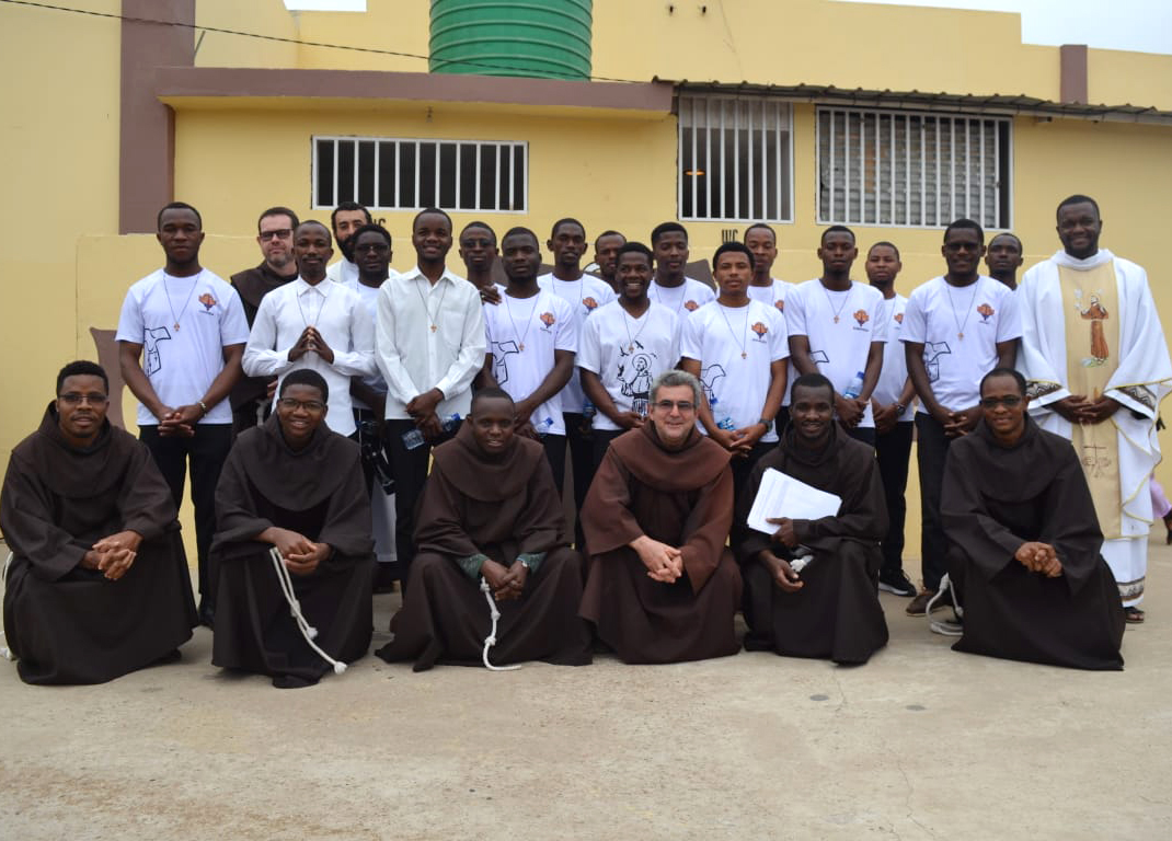 Postulantado de Angola acolhe 16 jovens - Notícias - Franciscanos Notícias - Província ...